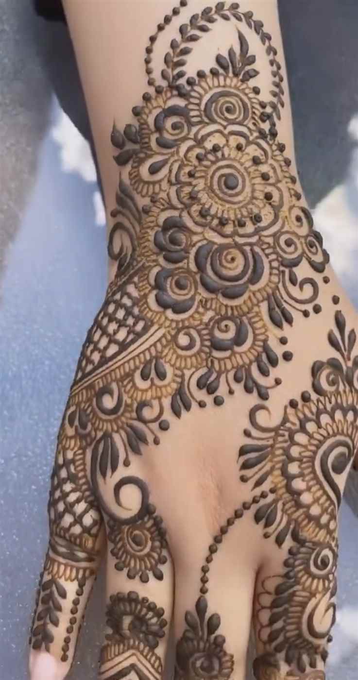 Mehndi Artist Bhagyashree - Top Mehandi Artists in Janpath Bhubaneswar
